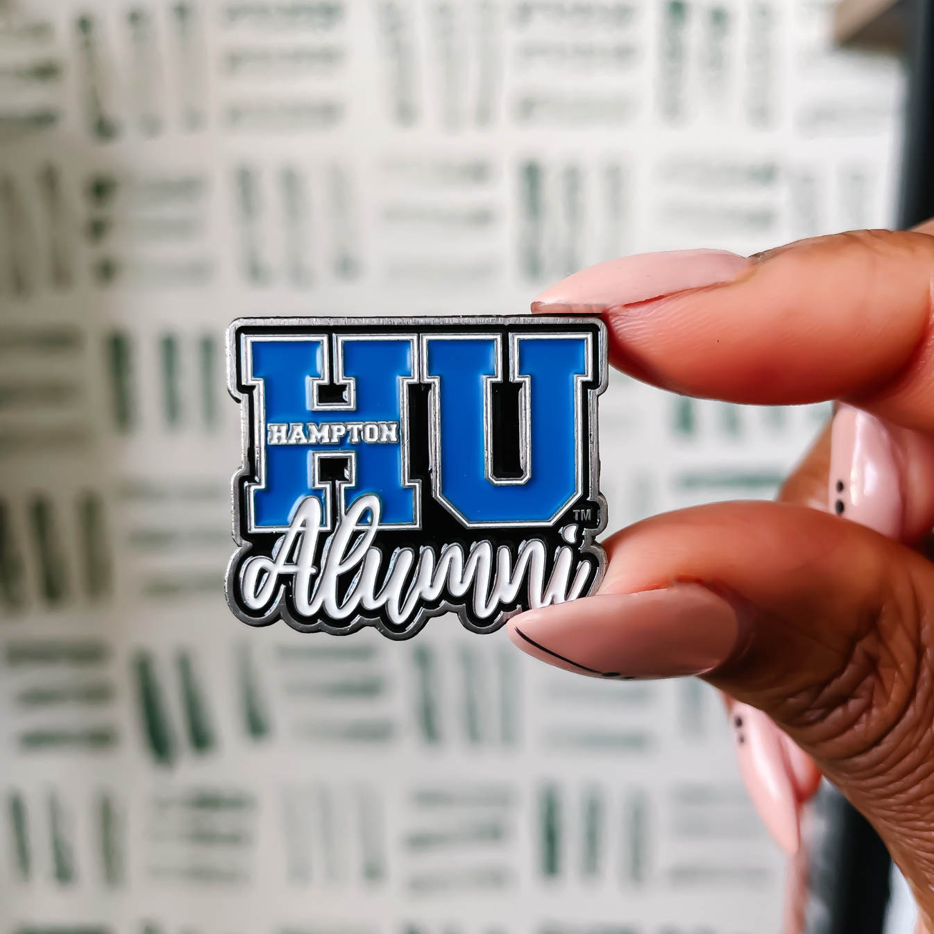 Hampton University™ Alumni Enamel Lapel Pin – Black & Scholared